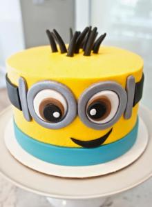 Bolo Fake Minions: 25 Modelos Lindíssimos e Passo a Passo Fácil