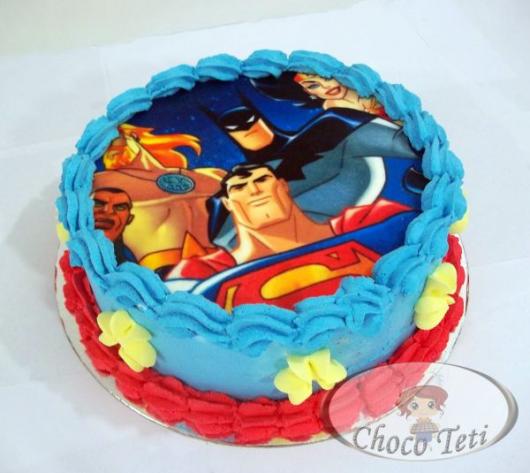 Bolo Liga da Justiça – 60 Inspirações Incríveis & Dicas para Decorar!