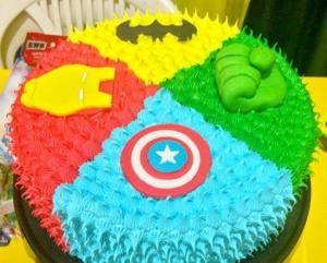 Bolo Liga da Justiça – 60 Inspirações Incríveis & Dicas para Decorar!