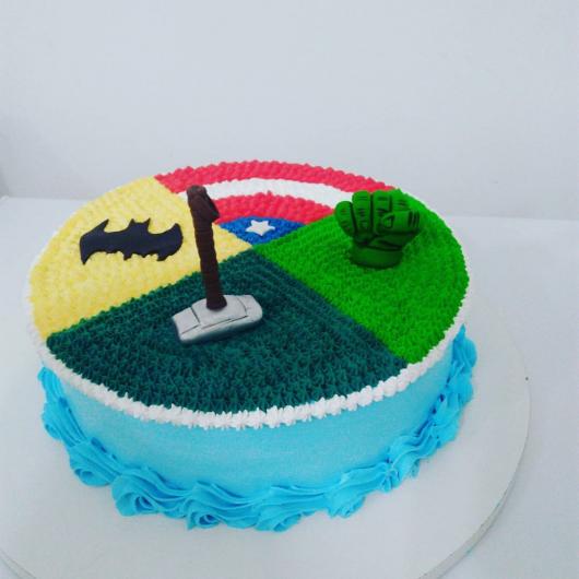 Bolo Liga da Justiça – 60 Inspirações Incríveis & Dicas para Decorar!