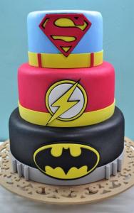 Bolo Liga da Justiça – 60 Inspirações Incríveis & Dicas para Decorar!