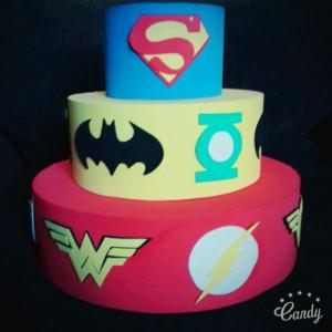 Bolo Liga da Justiça – 60 Inspirações Incríveis & Dicas para Decorar!