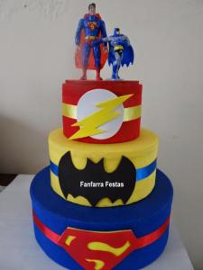 Bolo Liga da Justiça – 60 Inspirações Incríveis & Dicas para Decorar!