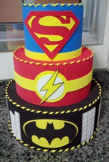 Bolo Liga da Justiça – 60 Inspirações Incríveis & Dicas para Decorar!