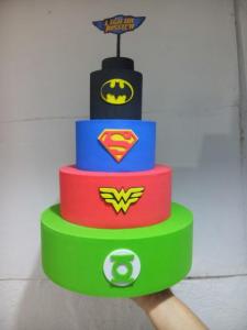 Bolo Liga da Justiça – 60 Inspirações Incríveis & Dicas para Decorar!