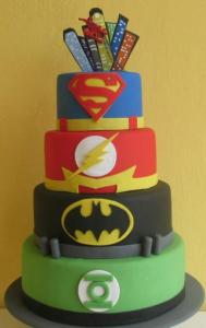 Bolo Liga da Justiça – 60 Inspirações Incríveis & Dicas para Decorar!