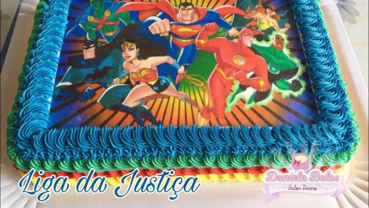 Bolo Liga da Justiça – 60 Inspirações Incríveis & Dicas para Decorar!