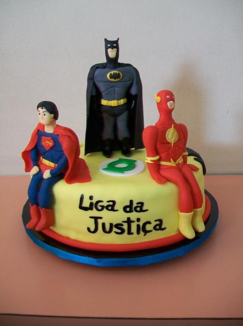 Bolo Liga da Justiça – 60 Inspirações Incríveis & Dicas para Decorar!