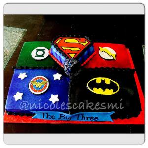 Bolo Liga da Justiça – 60 Inspirações Incríveis & Dicas para Decorar!